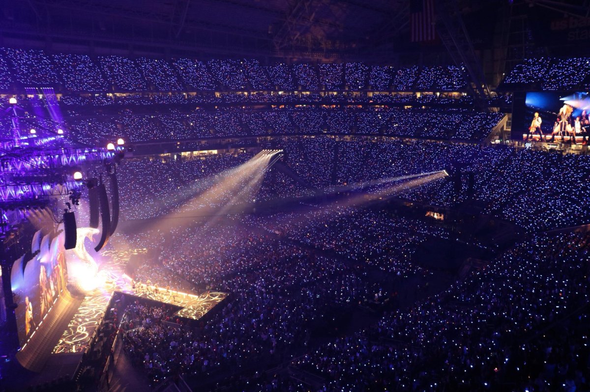 The rep Tour Minneapolis: Tied. Together. With. A. Smile. – The Swift ...